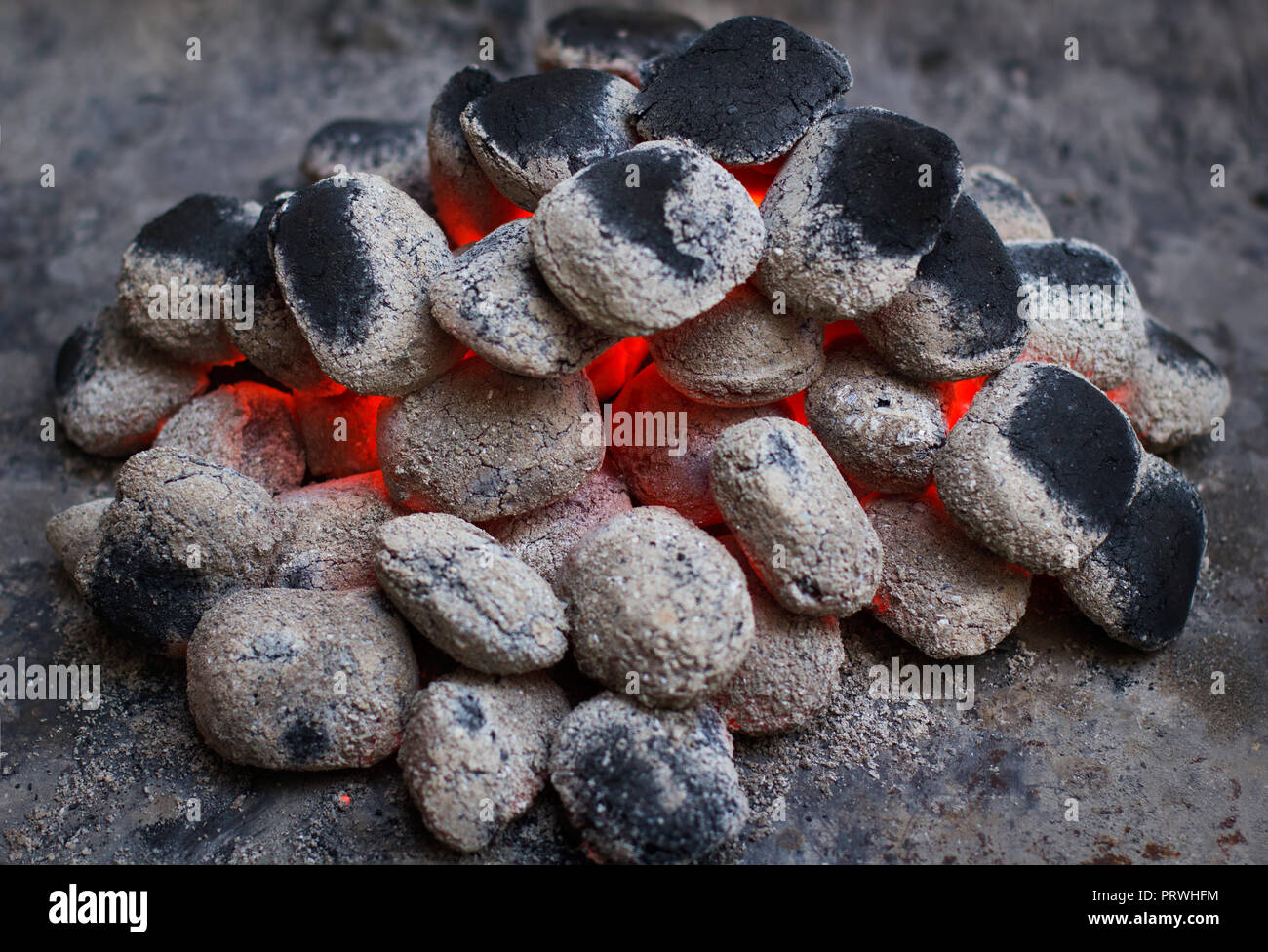 Red hot coals hi-res stock photography and images - Alamy