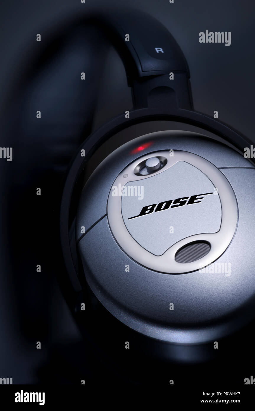 Bose quiet comfort hi-res stock photography and images - Alamy