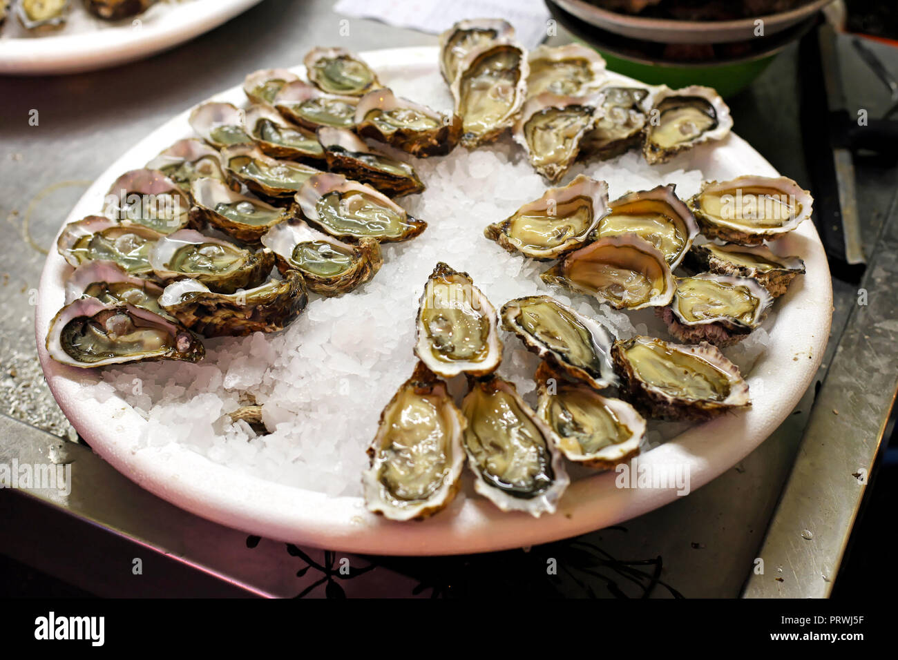 Big oyster open hi-res stock photography and images - Alamy