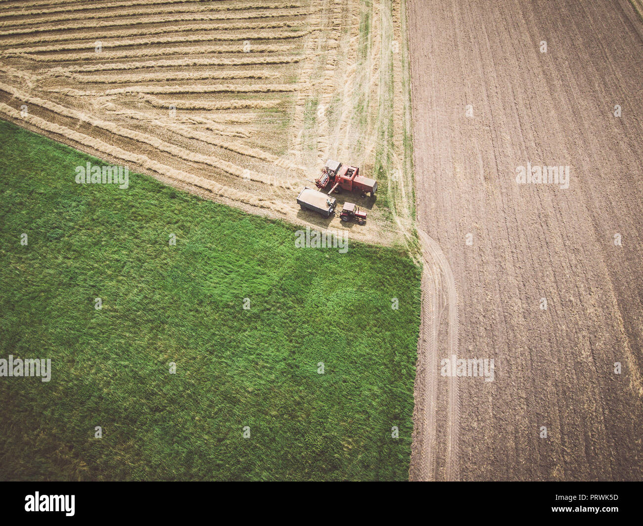 Harvester combine hi-res stock photography and images - Alamy