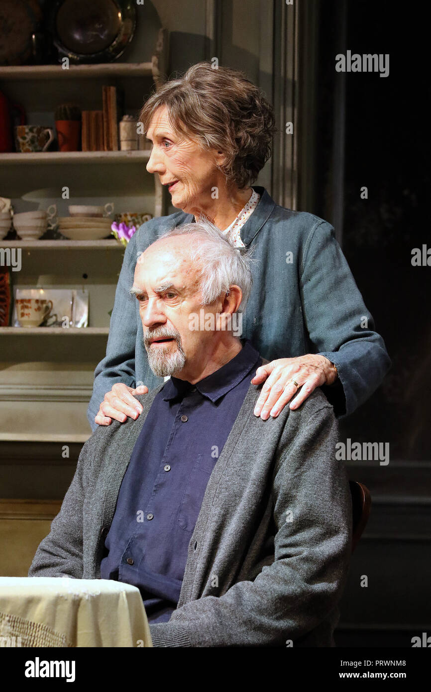 Jonathan pryce the height of the storm hi-res stock photography and ...