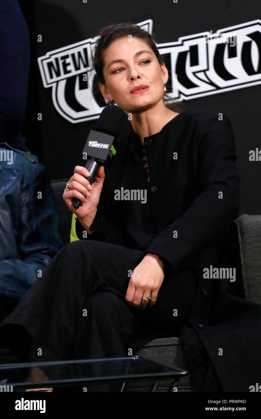 The man in the high castle cast hi-res stock photography and images - Alamy