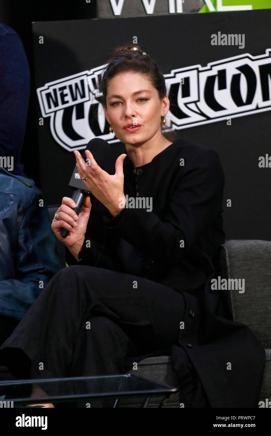 The man in the high castle cast hi-res stock photography and images - Alamy