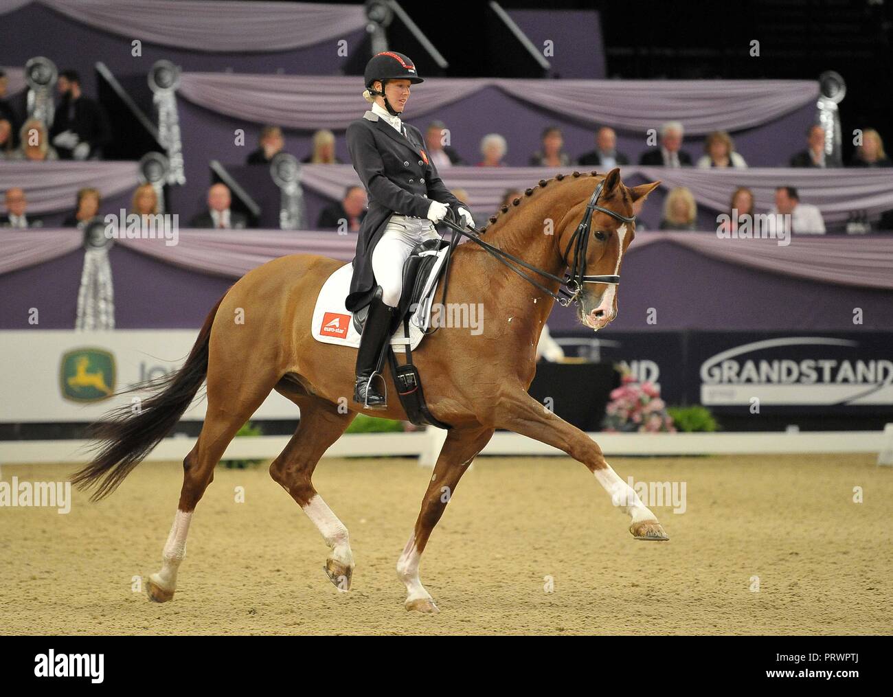 NEC Birmingham, UK. 4th Oct 2018. Laura Tomlinson riding Fallatijn Van ...