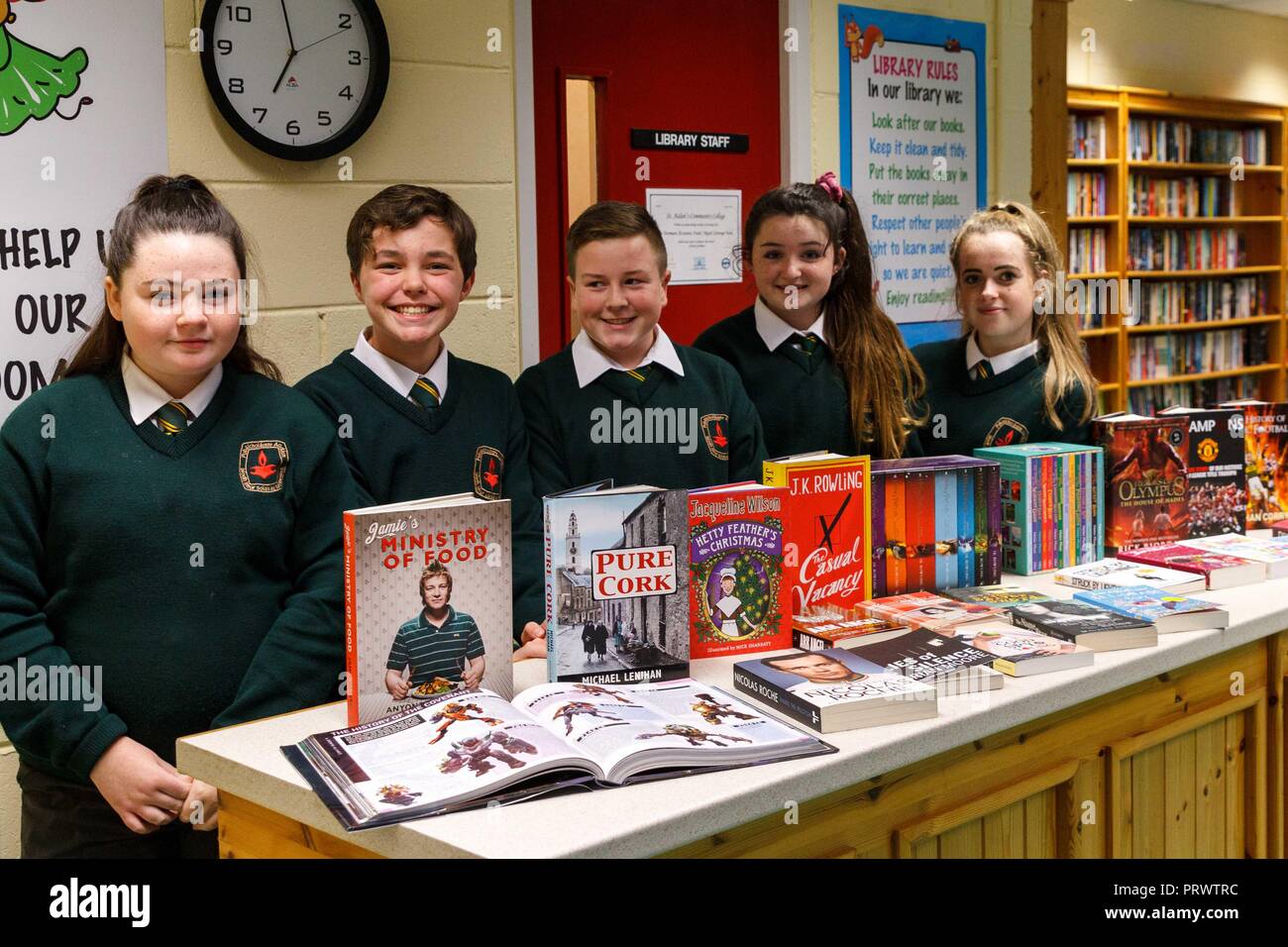 Kids leaving library hi-res stock photography and images - Alamy