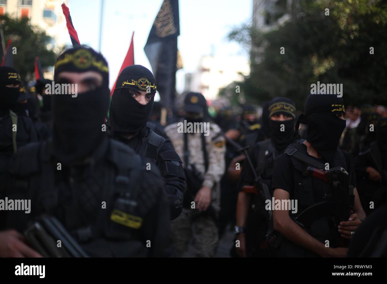 Gaza City, The Gaza Strip, Palestine. 4th Oct, 2018. Palestinian masked ...