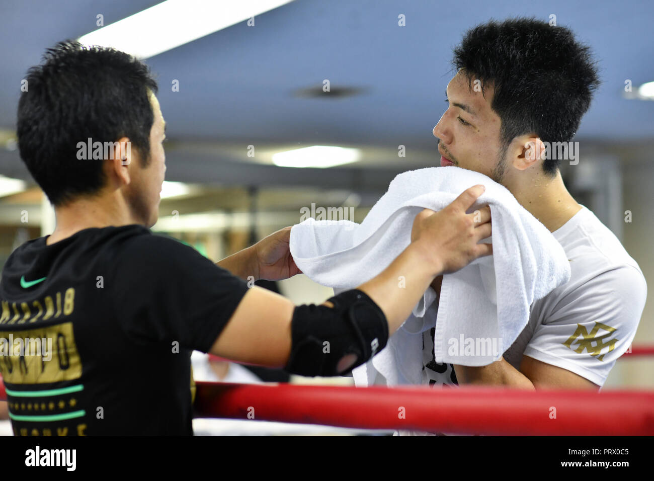Tokyo, Japan. 4th Oct, 2018. (R-L) Ryota Murata, Sendai Tanaka Boxing ...