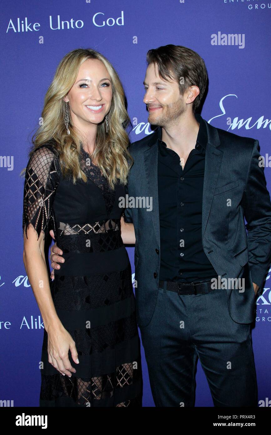 Los Angeles, CA, USA. 4th Oct, 2018. Brad Schmidt, wife Julianne at ...