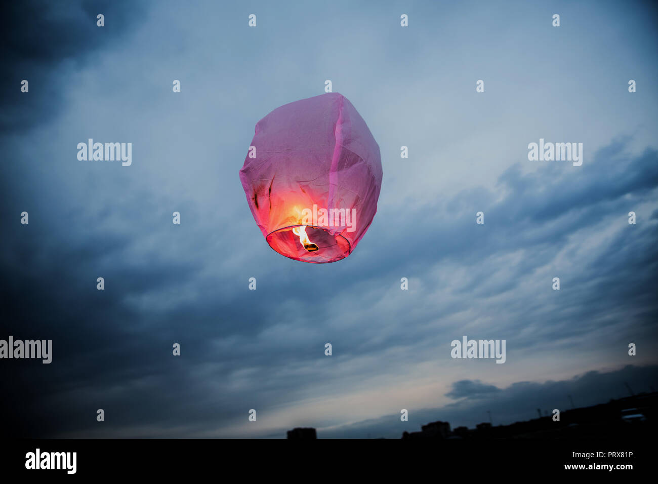 balloon fire flying lanterns, hot-air balloons Lantern flies up highly ...