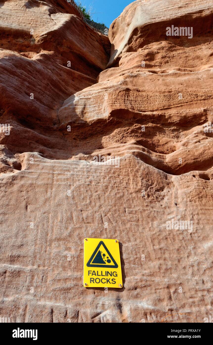 Warning sign falling rocks hi-res stock photography and images - Alamy