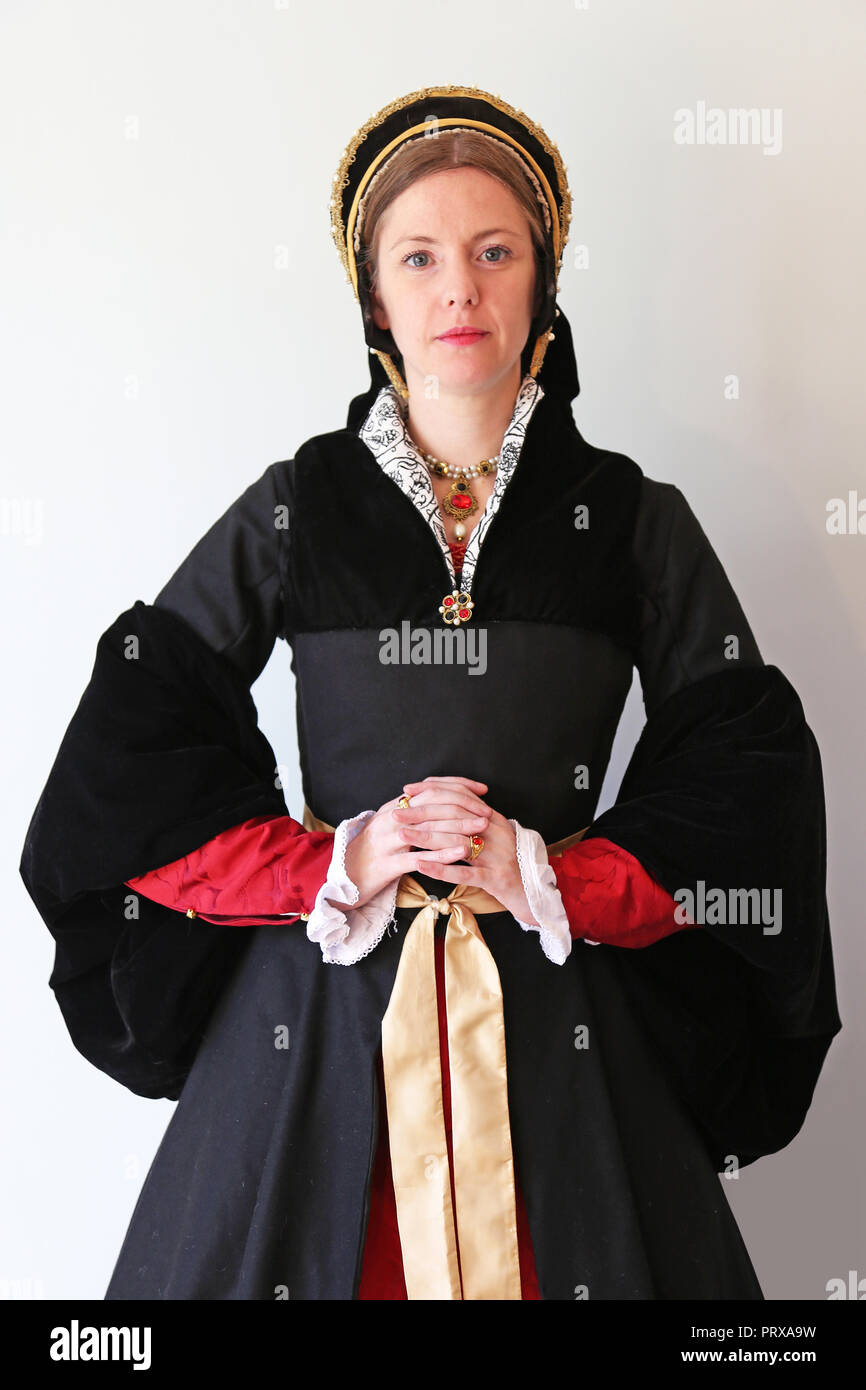 Tudor costume hi-res stock photography and images - Alamy
