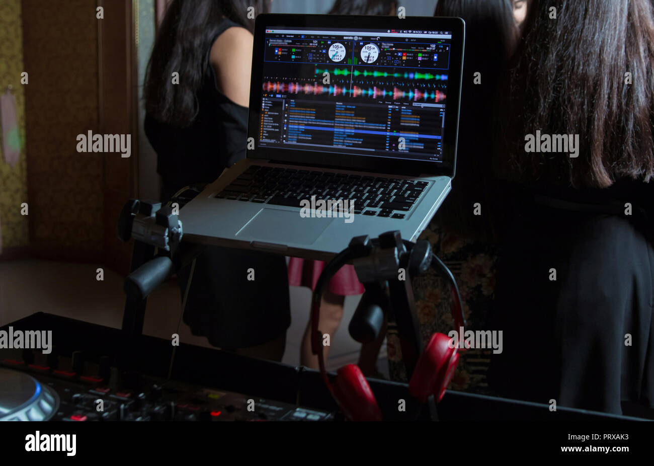 Edm lighting hi-res stock photography and images - Alamy