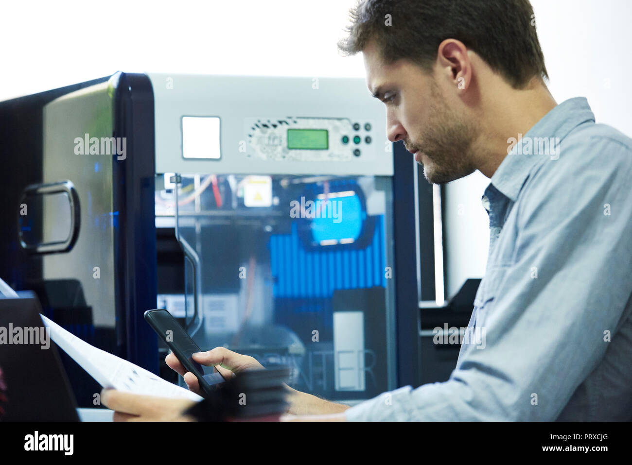 Engineer using smart phone Stock Photo - Alamy