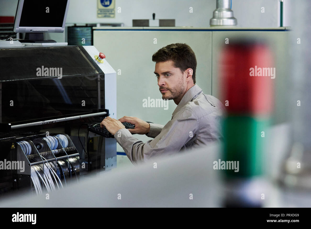 Engineering using computer hi-res stock photography and images - Alamy