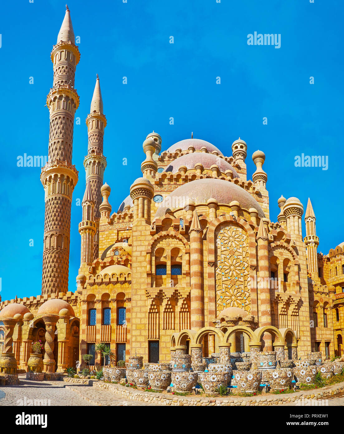 Al sahaba mosque hi-res stock photography and images - Alamy