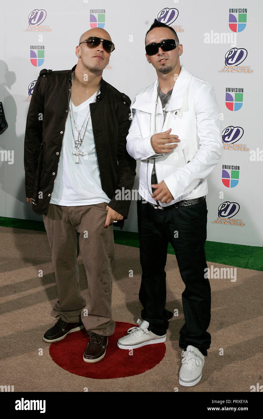 Alexis Y Fido arrive for the 2008 Premios Juventud Awards at the ...