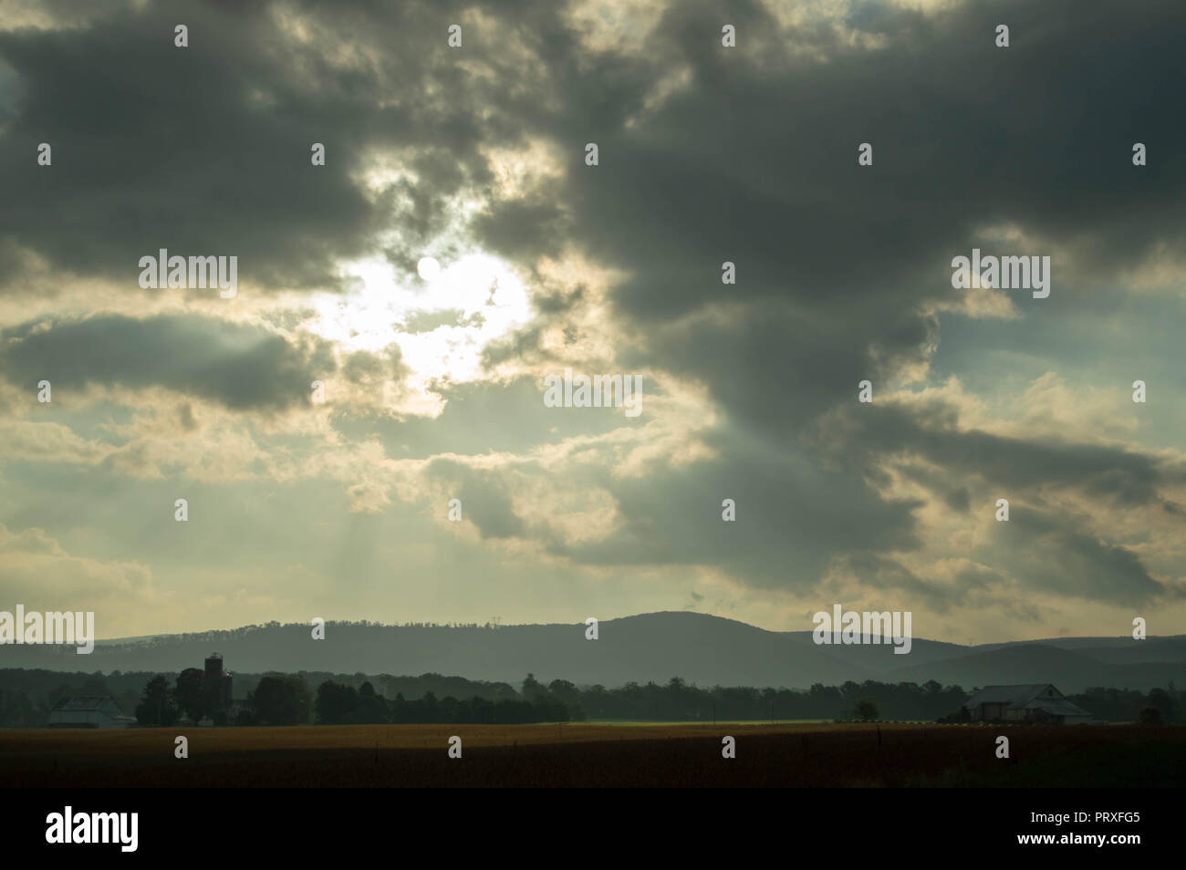 Country side view farm hi-res stock photography and images - Alamy