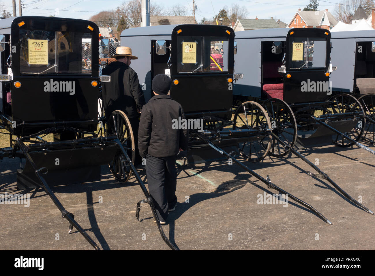 Amish buggies for sale hi-res stock photography and images - Alamy