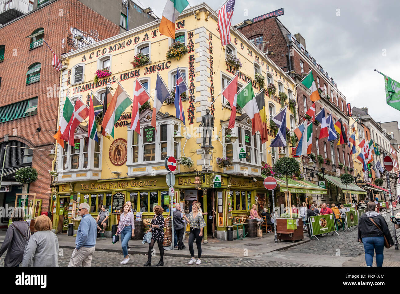Irish republic parliament building hi-res stock photography and images ...