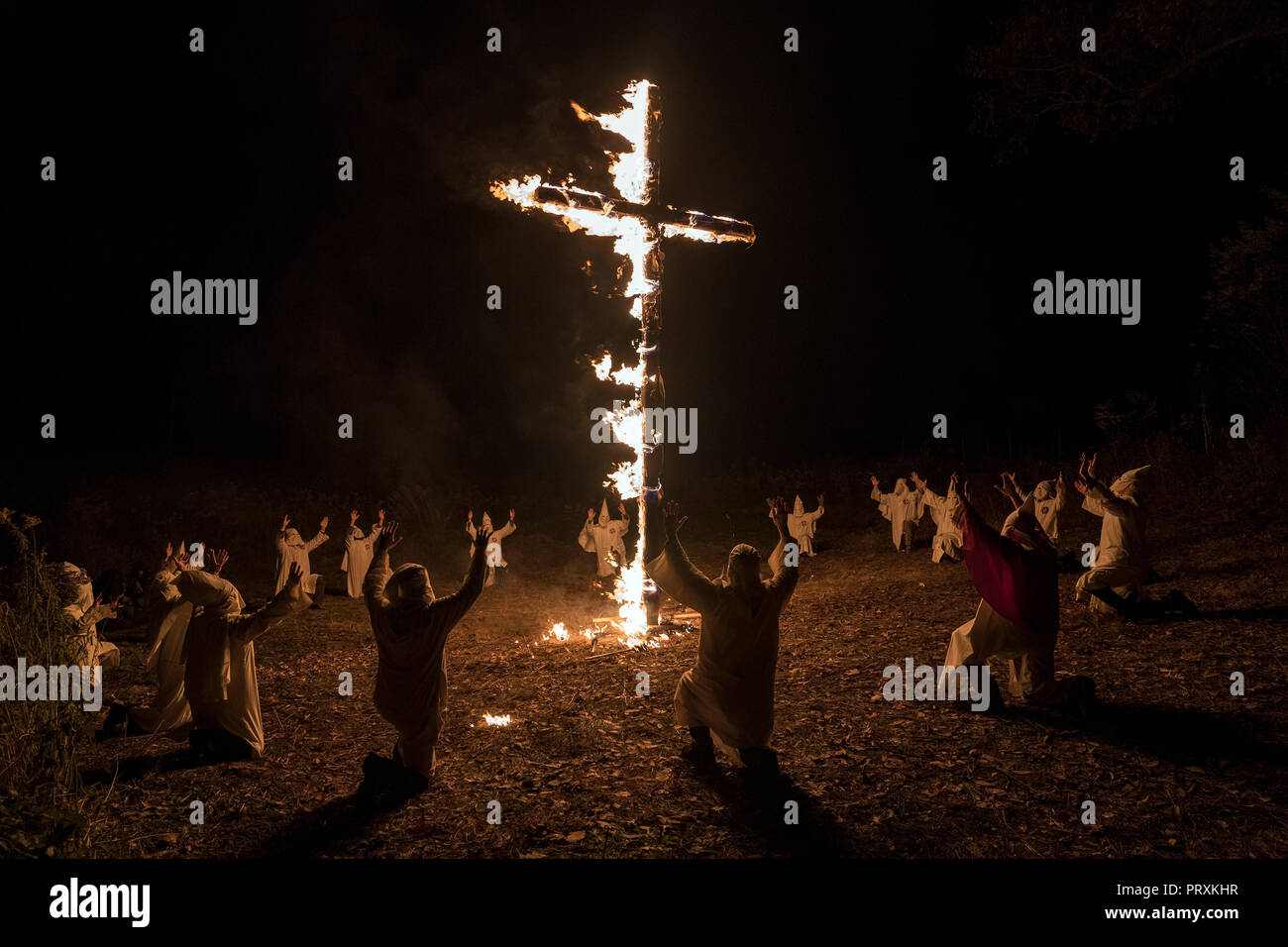 Ku Klux Klan Cross Burning Stock Photos & Ku Klux Klan Cross Burning ...