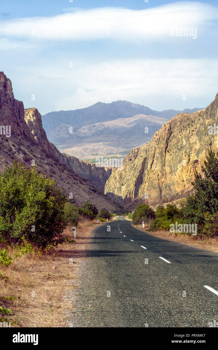 Deep narrow gorge hi-res stock photography and images - Alamy