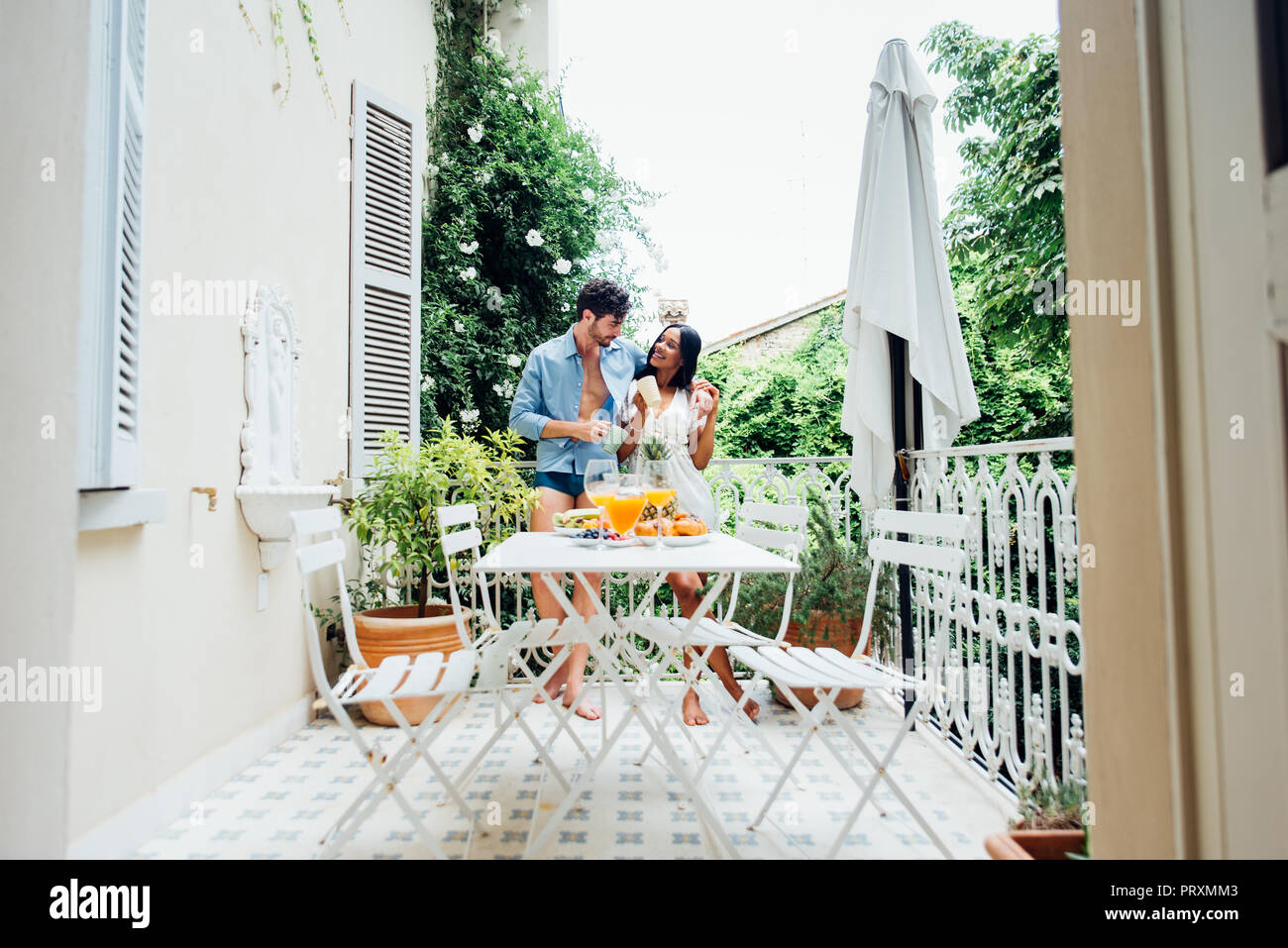 Couple in love eating breakfast in the morning Stock Photo - Alamy