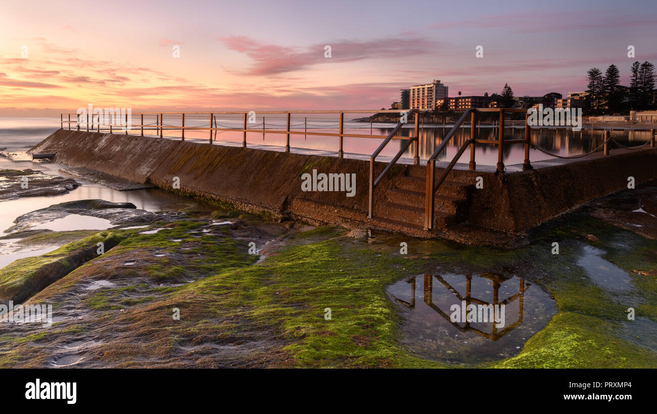 Coastal Sunrise at Cronulla Beach, Sydney Stock Photo - Alamy