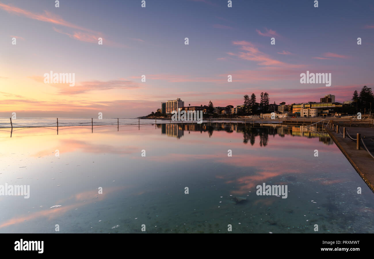 Coastal Sunrise at Cronulla Beach, Sydney Stock Photo - Alamy