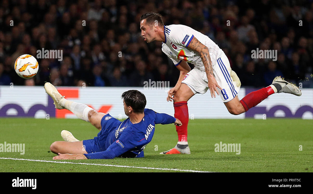 Chelseas alvaro morata shoots wide hi-res stock photography and images ...