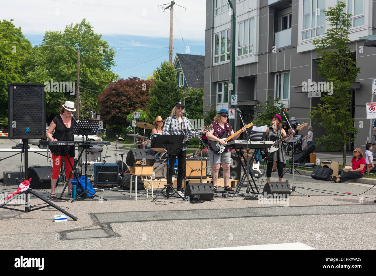 Performing outdoors hi-res stock photography and images - Alamy