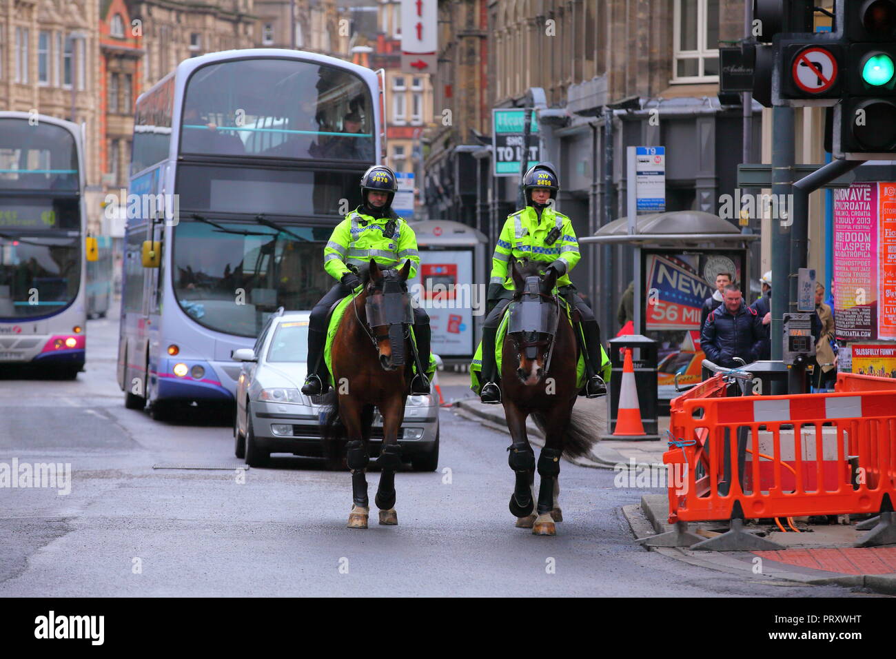British police horse officers hi-res stock photography and images - Alamy