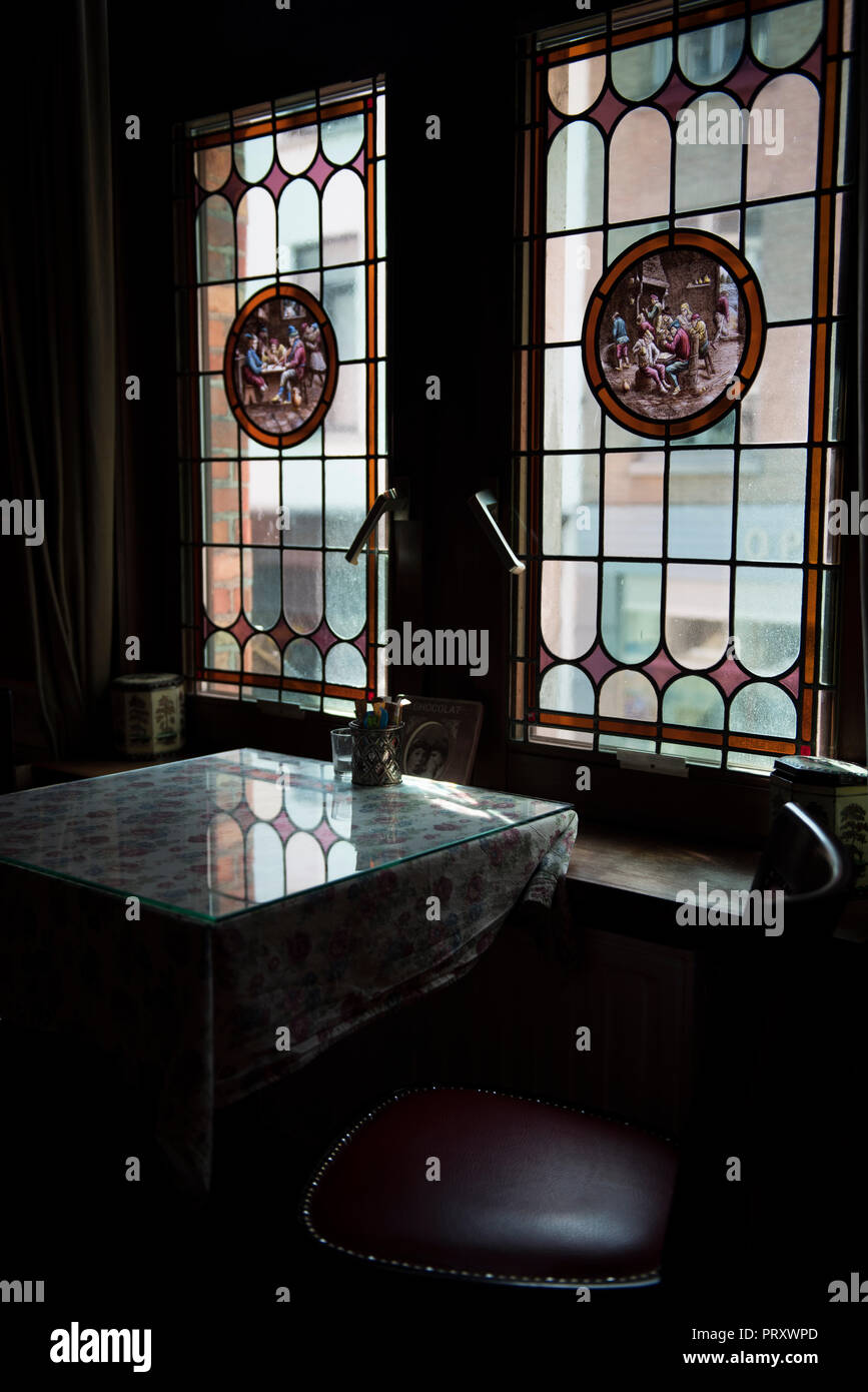 Coffee shop interior cosy hi-res stock photography and images - Alamy