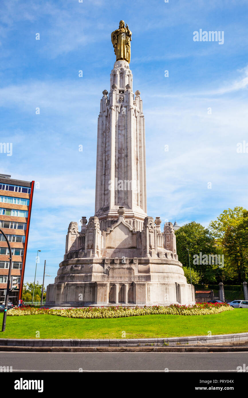 Jesus centre hi-res stock photography and images - Alamy