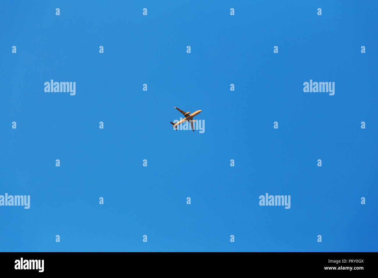 airplane aircraft flies high in the blue sky, aviation Stock Photo - Alamy