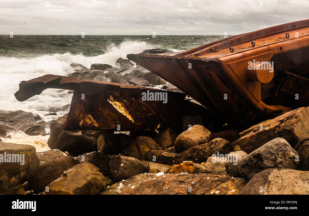 Maine shipwreck hi-res stock photography and images - Alamy