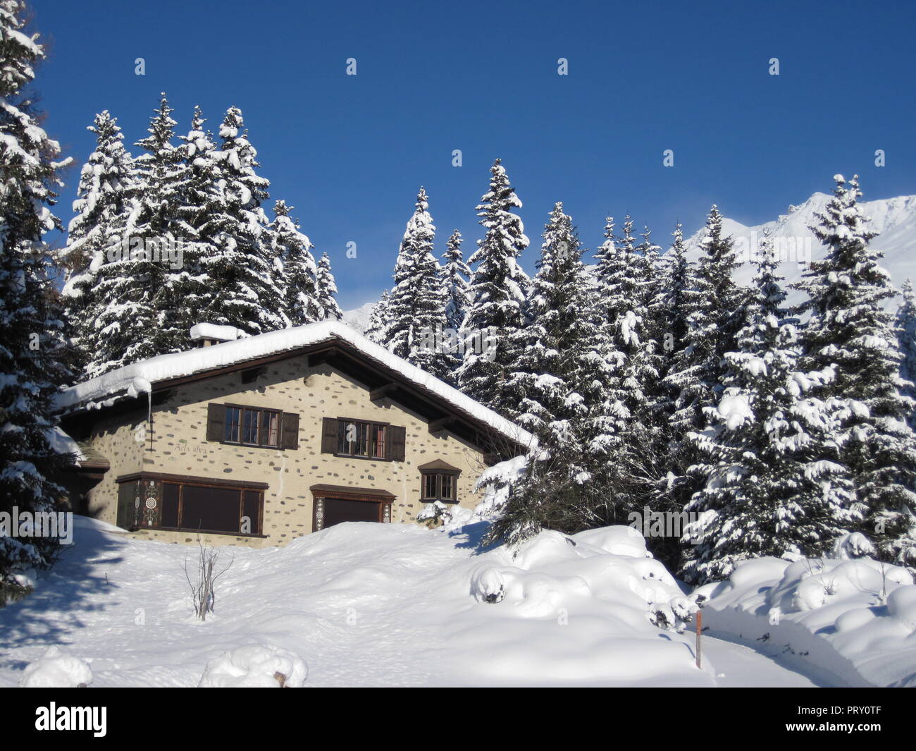 Switzerland house winter hi-res stock photography and images - Alamy