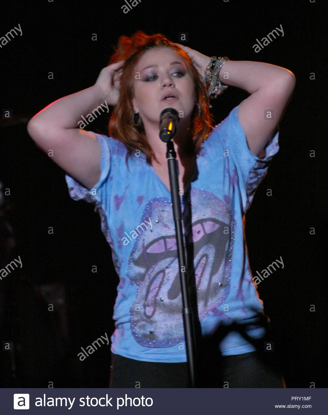 Kelly Clarkson 2004 Stock Photos & Kelly Clarkson 2004 Stock Images - Alamy
