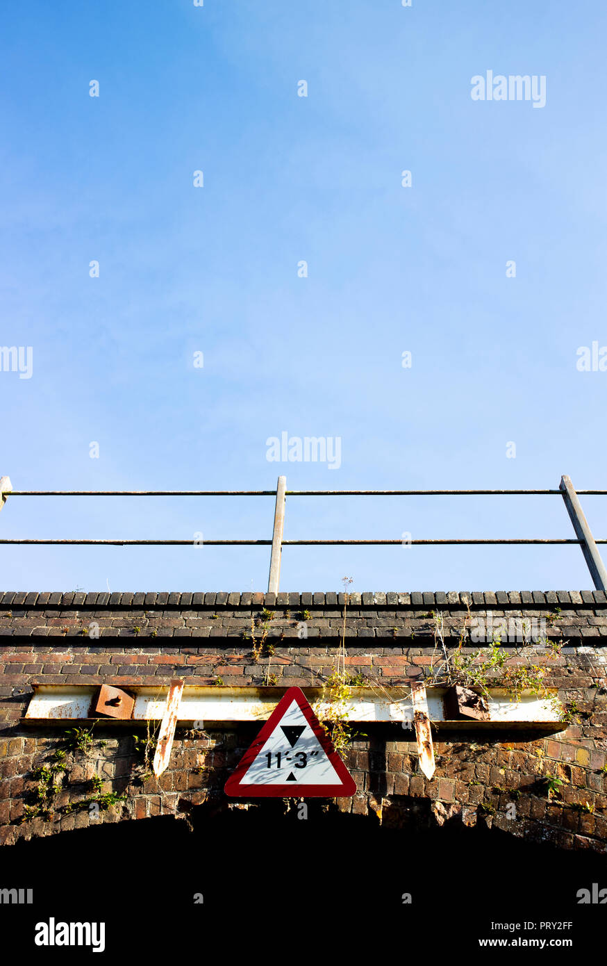 Sign signage height barrier hi-res stock photography and images - Alamy