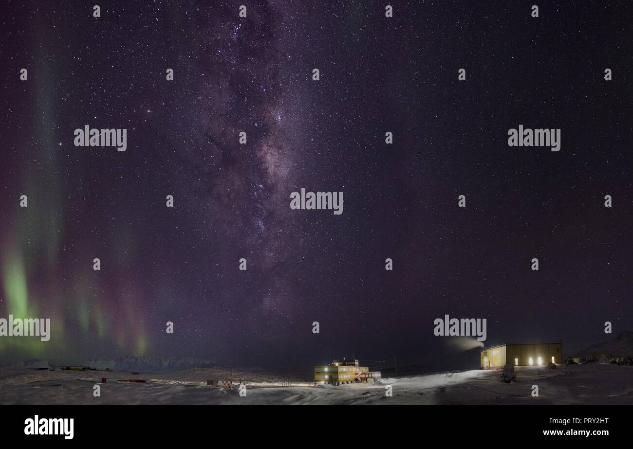 Stars night sky northern lights hi-res stock photography and images - Alamy