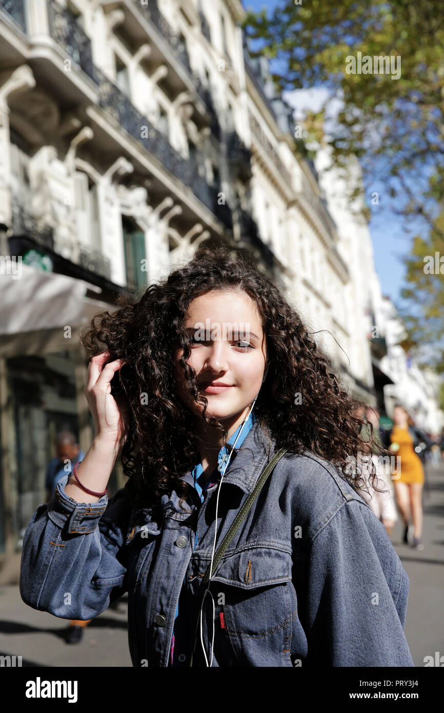 Beautiful girl on the Paris street Stock Photo - Alamy