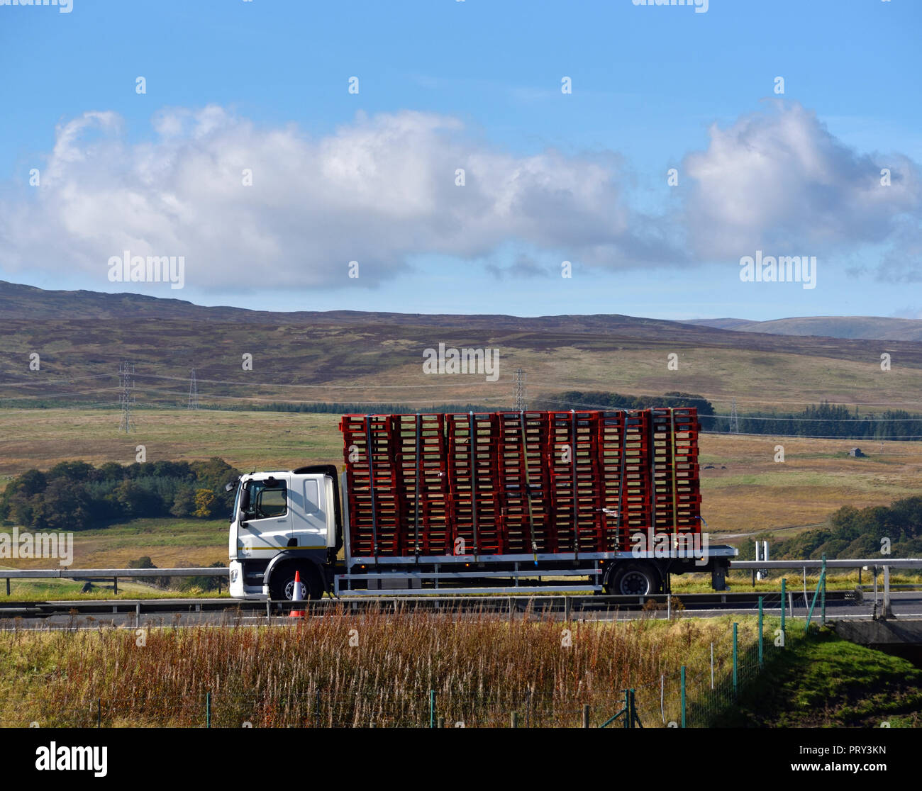 Empty pallet hi-res stock photography and images - Alamy