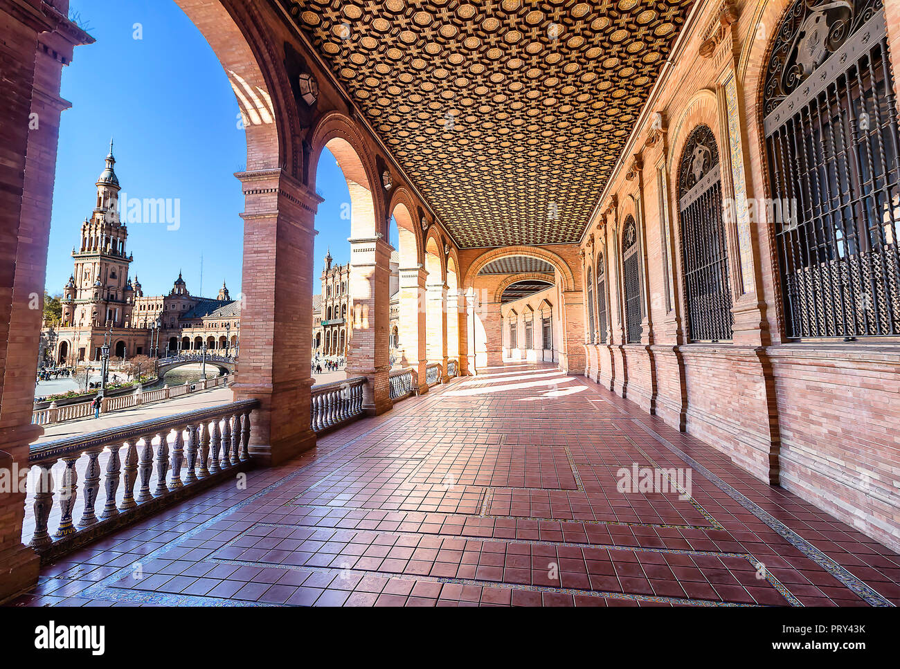 Corridor exterior free and public access of Spain Square (Plaza de ...