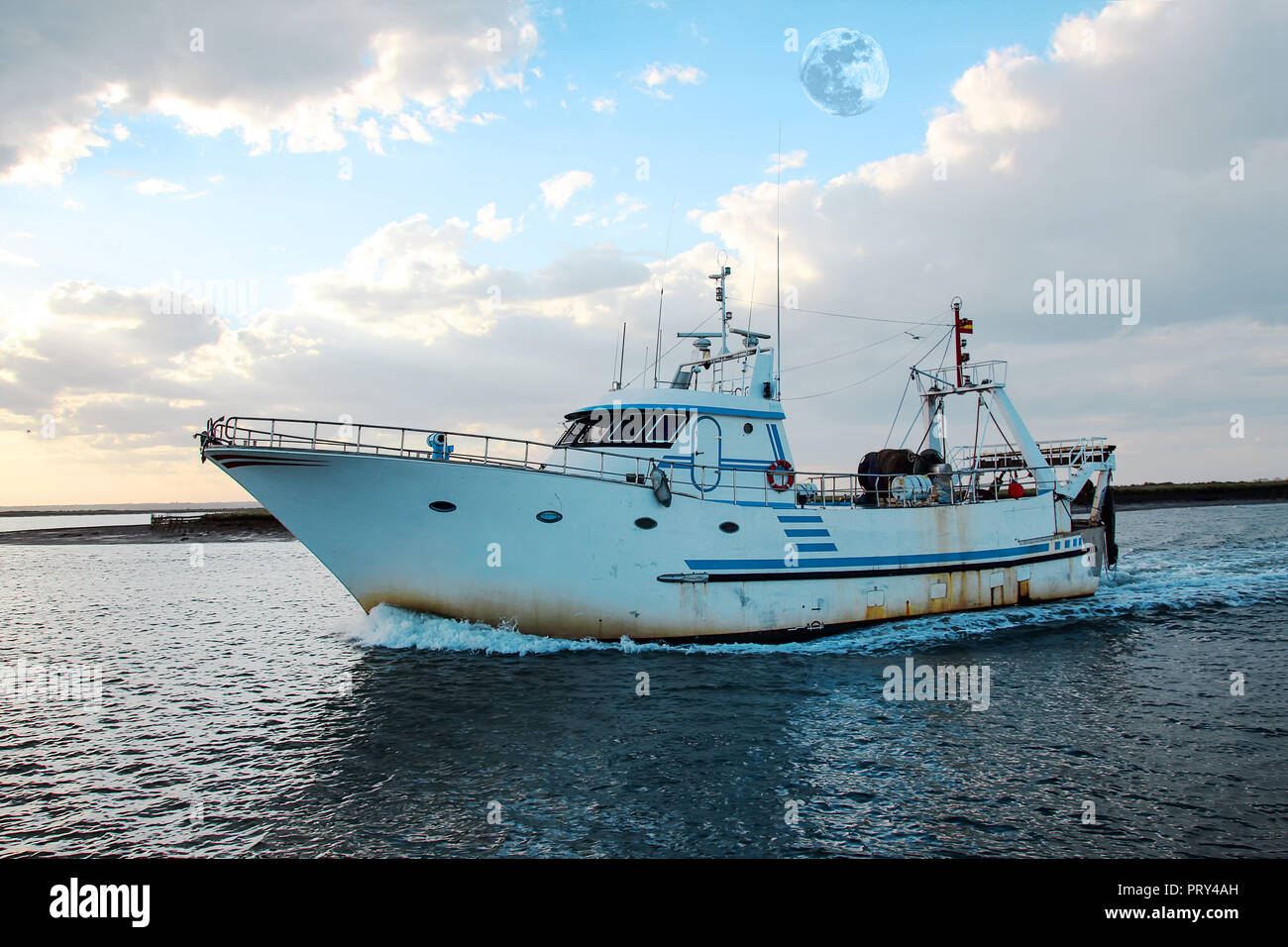 Alaska commercial fishing boat trawler vessel hi-res stock photography ...