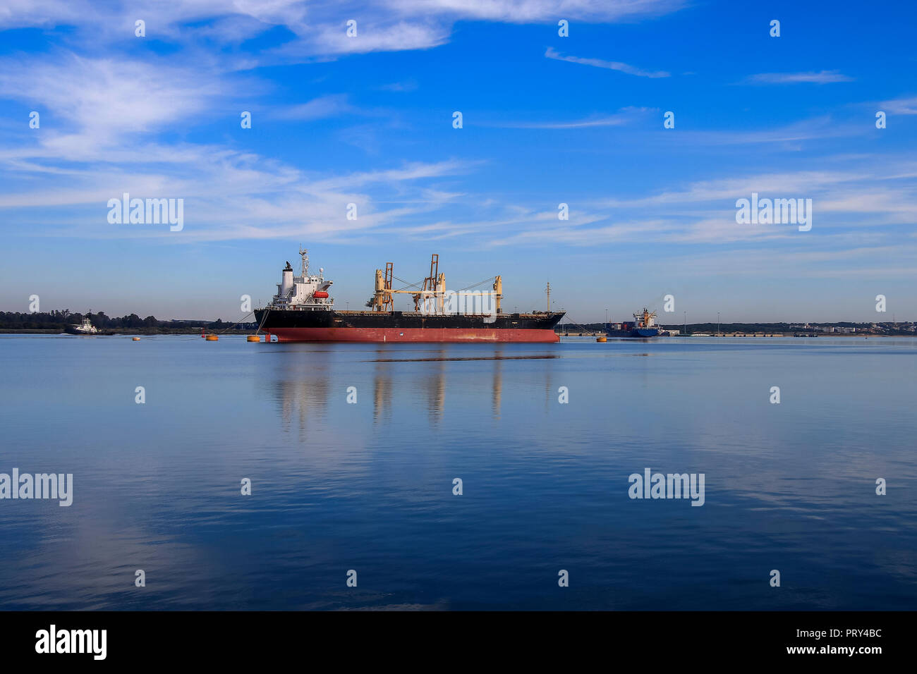 Cargo in port huelva hi-res stock photography and images - Alamy