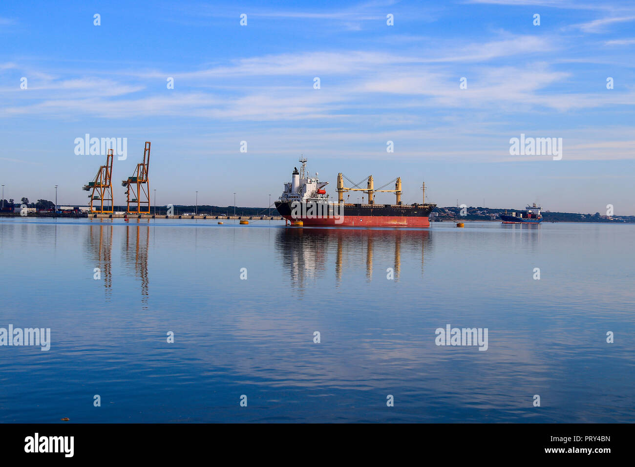 Cargo in port huelva hi-res stock photography and images - Alamy