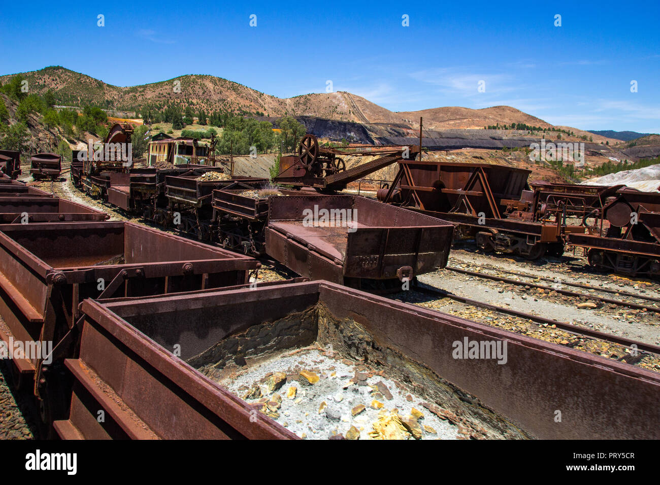 Railway Mining Wagon Stock Photos & Railway Mining Wagon Stock Images ...