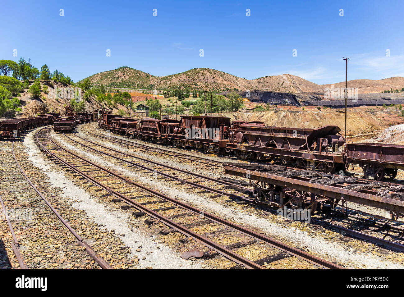 Rusty wagons hi-res stock photography and images - Alamy