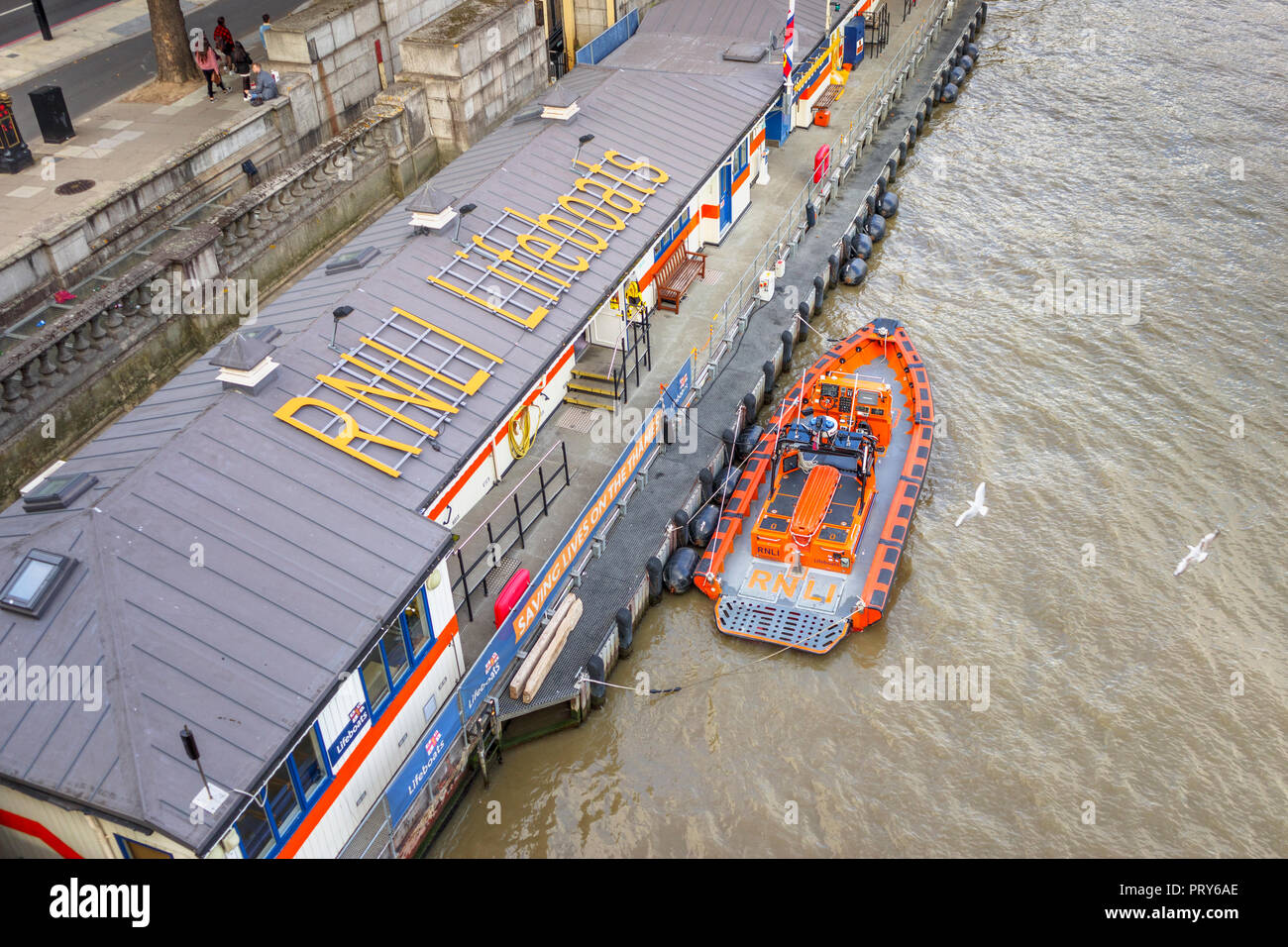 E Class lifeboat 'Hurley Burley', River Thames RNLI lifeboat pier Tower ...