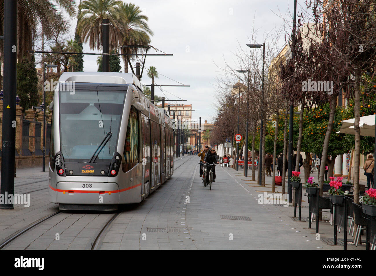 Valencia traffic hi-res stock photography and images - Alamy