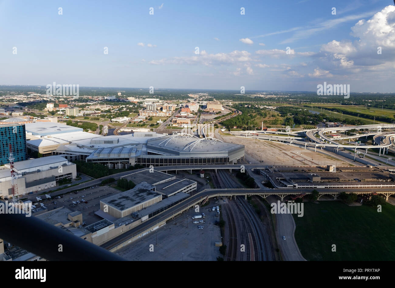 Reunion tower dallas deck hi-res stock photography and images - Alamy